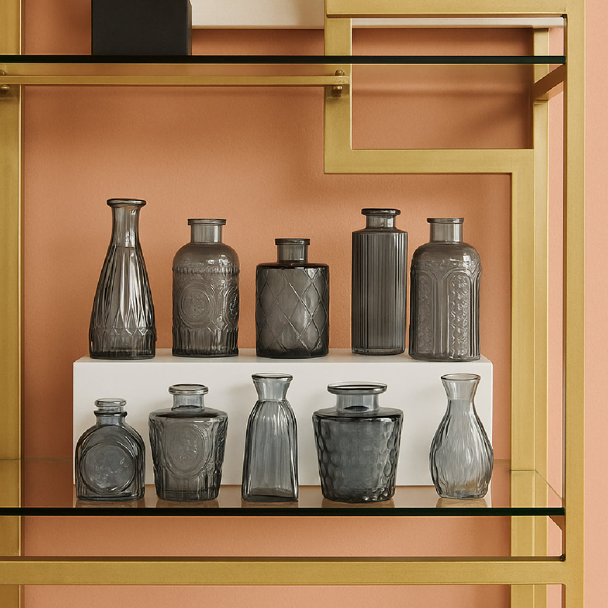 Juego de 10 jarrones de vidrio color humo – La Casa del Florista